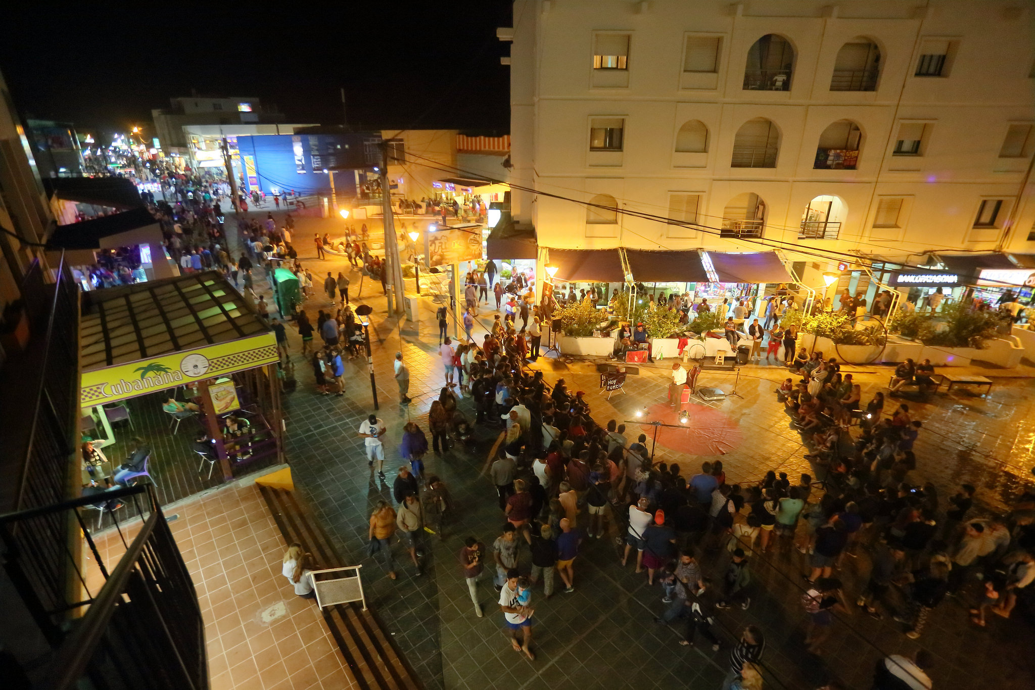 Más de 100.000 turistas visitaron Las Grutas | La Super Digital