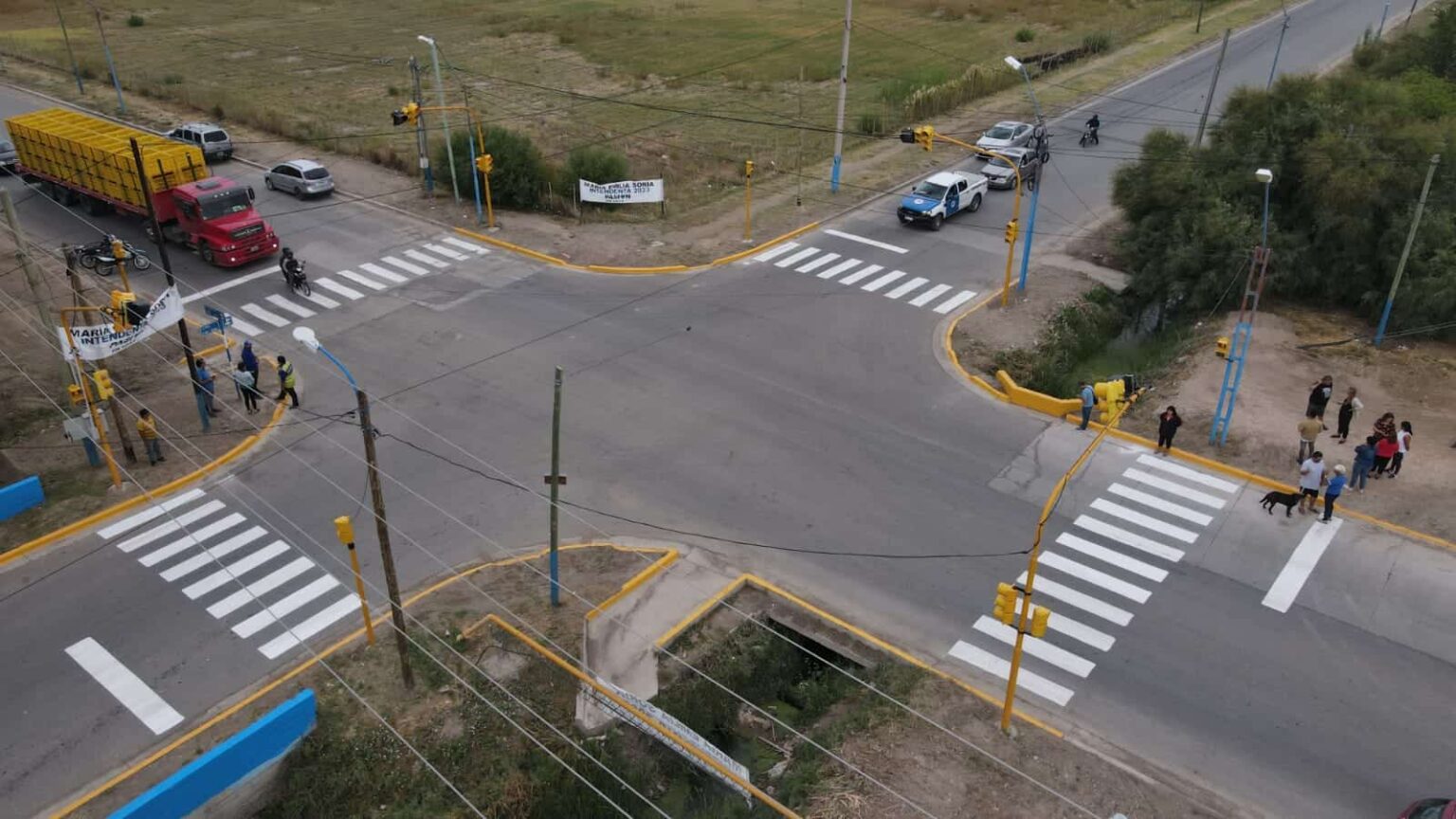 Ya funciona el nuevo semáforo en la intersección de calles La Plata y ...